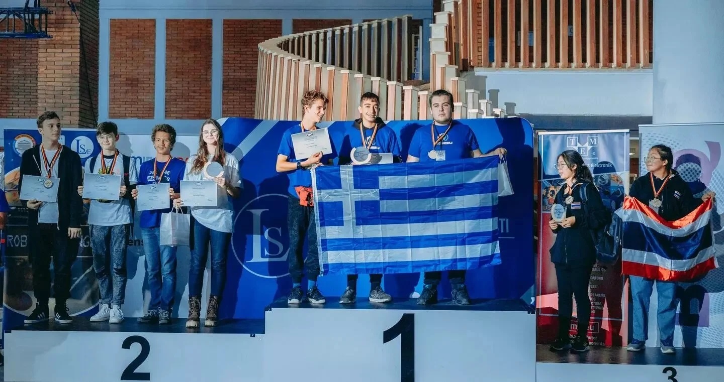 Στο «βάθρο» της παγκόσμιας Ρομποτικής, Έλληνες μαθητές ύψωσαν την ...