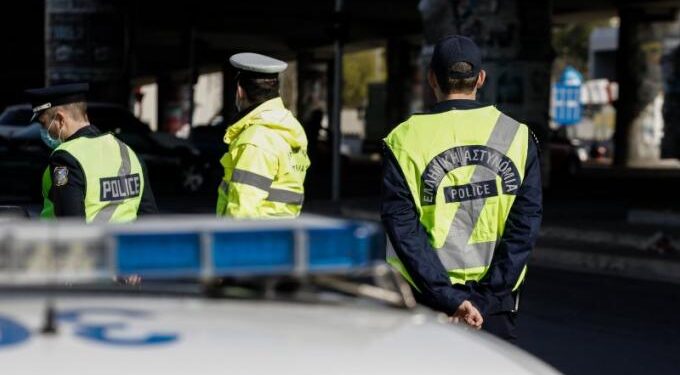 Σοκ στο Σύνταγμα: Μαχαίρωσαν 16χρονη - KalimeraEllada.gr