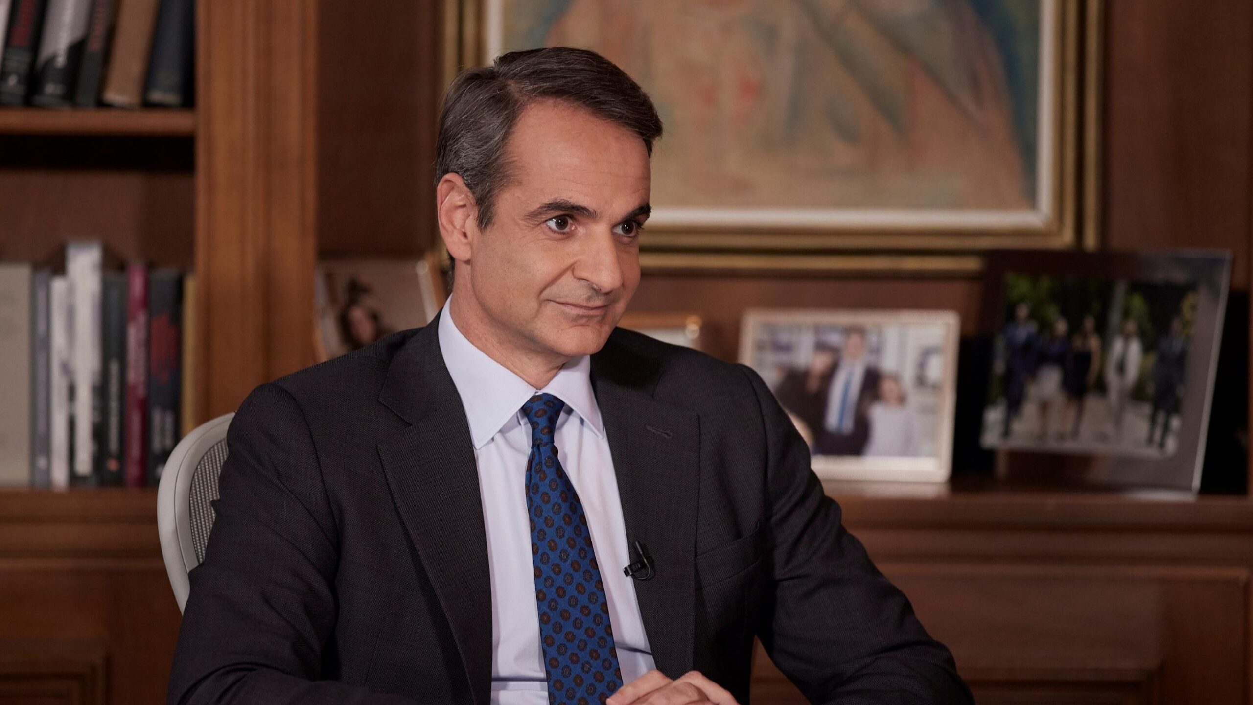 Με υψηλό πυρετό επέστρεψε από το Νταβός ο Κυρ. Μητσοτάκης ...