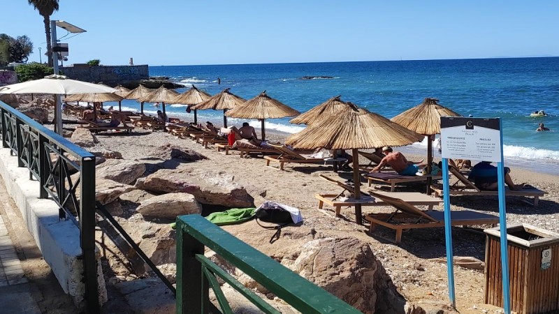Ο τιμοκατάλογος της ξαπλώστρας – Πόσο κοστίζει το μπάνιο στις ...